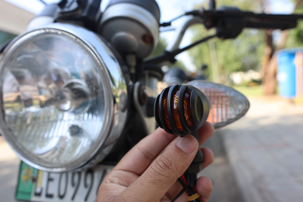 Vintage/Classic Style Indicators (Pair) - advstore.pk